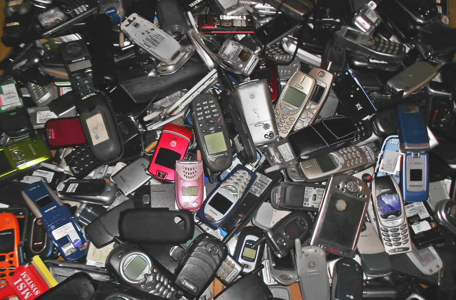 How to recycle mobile phones - Bywaters